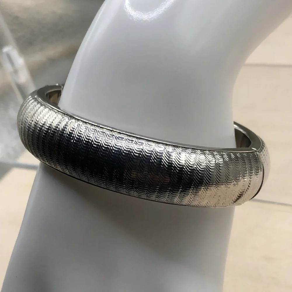 Vintage | Jewelry | Vintage Silver Tone Textured Clamp Clip Bracelet ...